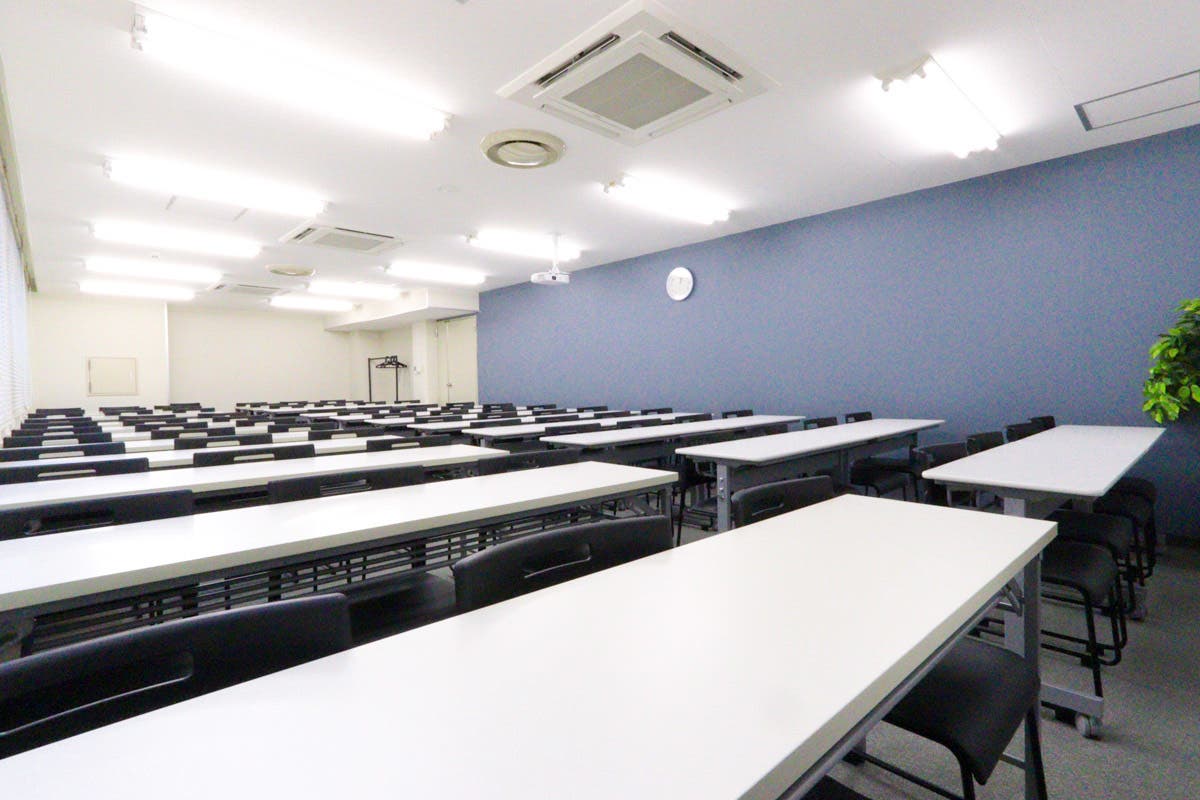 【JR博多駅東5出口徒歩15秒！筑紫口徒歩1分！76名利用可！】プロジェクター・WiFi無料！ふれあい貸し会議室 博多No124の写真6