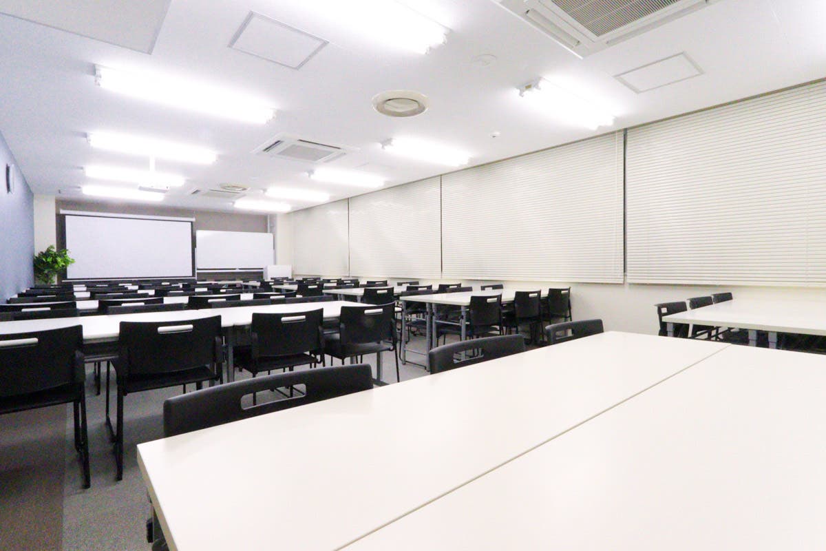 【JR博多駅東5出口徒歩15秒！筑紫口徒歩1分！76名利用可！】プロジェクター・WiFi無料！ふれあい貸し会議室 博多No124の写真8