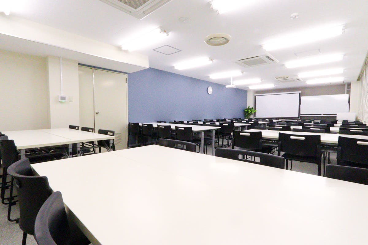 【JR博多駅東5出口徒歩15秒！筑紫口徒歩1分！76名利用可！】プロジェクター・WiFi無料！ふれあい貸し会議室 博多No124の写真9