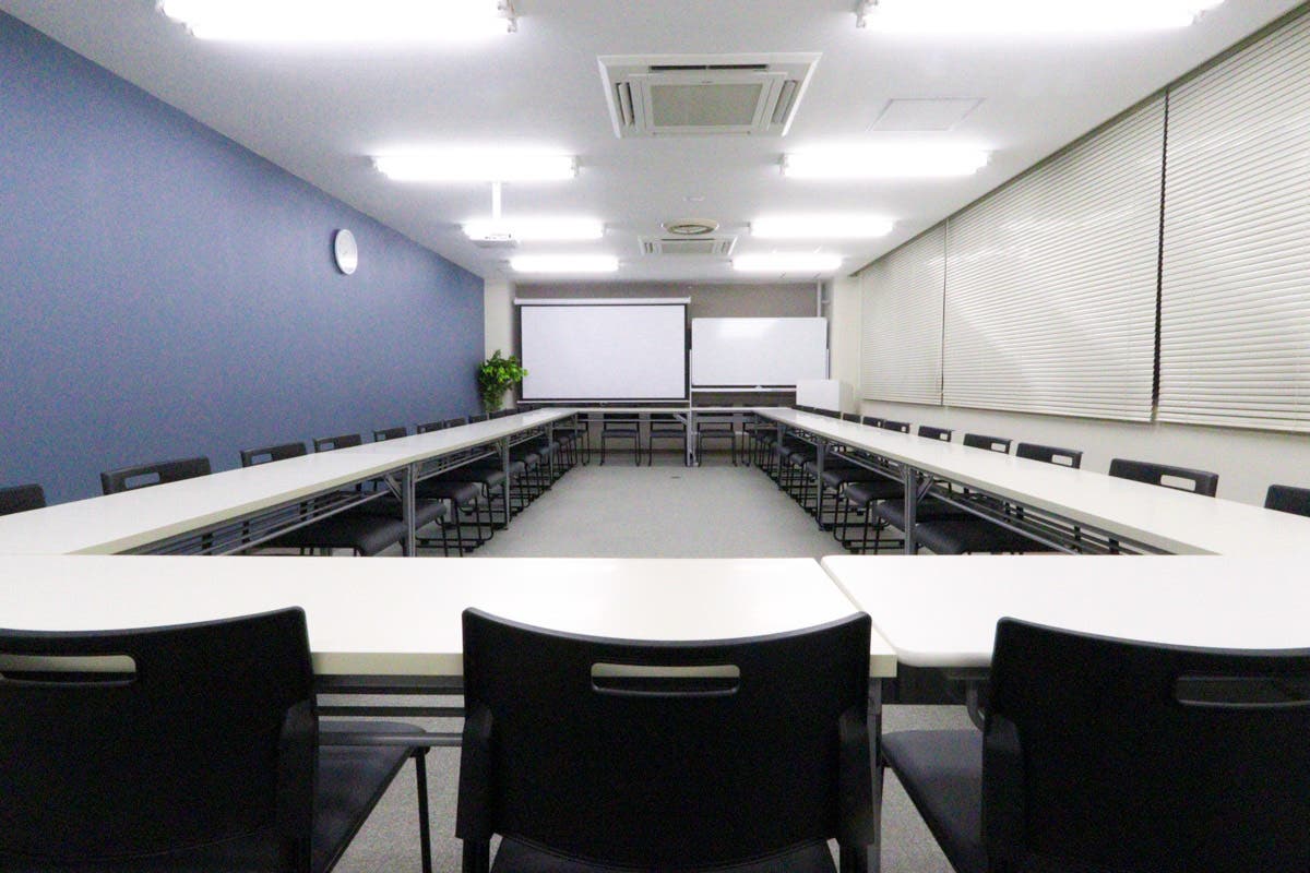 【JR博多駅東5出口徒歩15秒！筑紫口徒歩1分！76名利用可！】プロジェクター・WiFi無料！ふれあい貸し会議室 博多No124の写真11