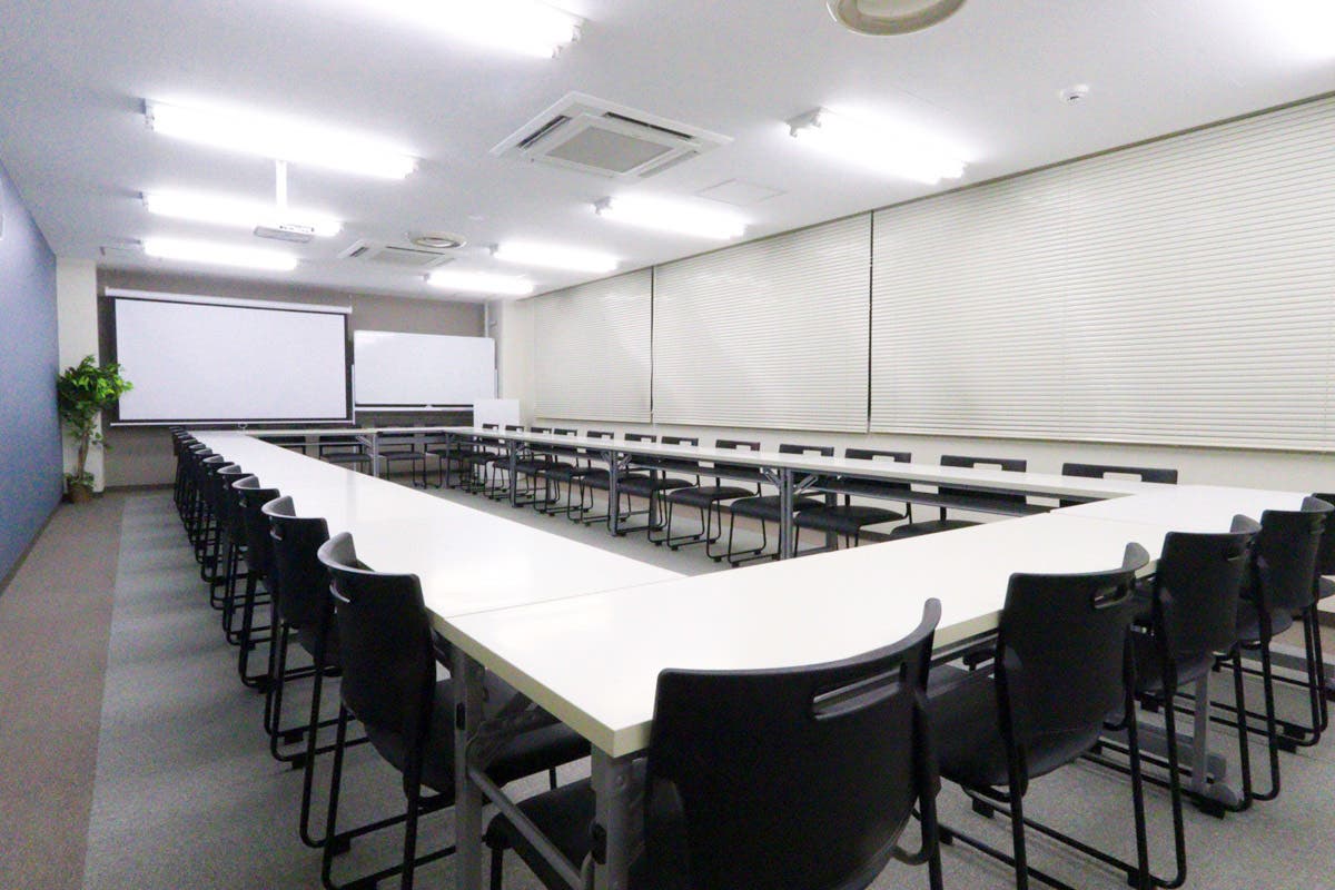 【JR博多駅東5出口徒歩15秒！筑紫口徒歩1分！76名利用可！】プロジェクター・WiFi無料！ふれあい貸し会議室 博多No124の写真12