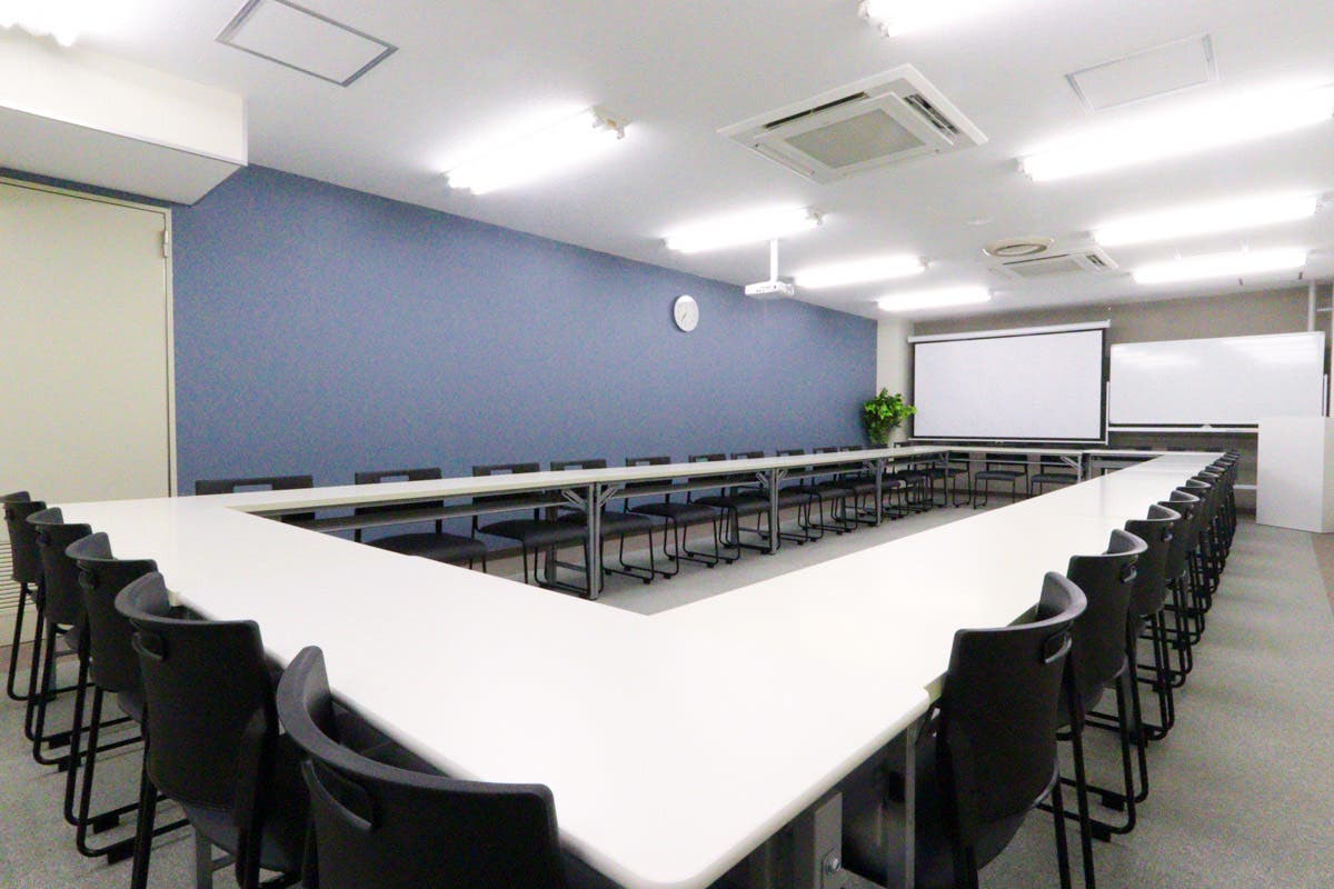 【JR博多駅東5出口徒歩15秒！筑紫口徒歩1分！76名利用可！】プロジェクター・WiFi無料！ふれあい貸し会議室 博多No124の写真13