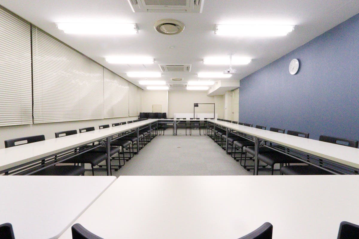 【JR博多駅東5出口徒歩15秒！筑紫口徒歩1分！76名利用可！】プロジェクター・WiFi無料！ふれあい貸し会議室 博多No124の写真14