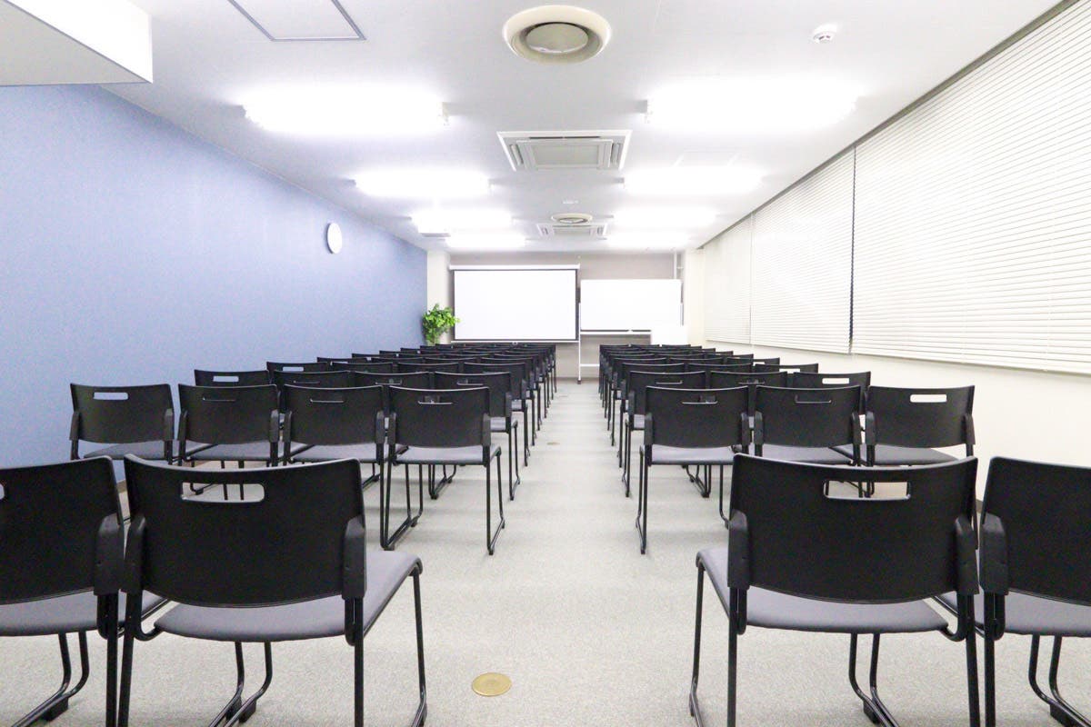 【JR博多駅東5出口徒歩15秒！筑紫口徒歩1分！76名利用可！】プロジェクター・WiFi無料！ふれあい貸し会議室 博多No124の写真16