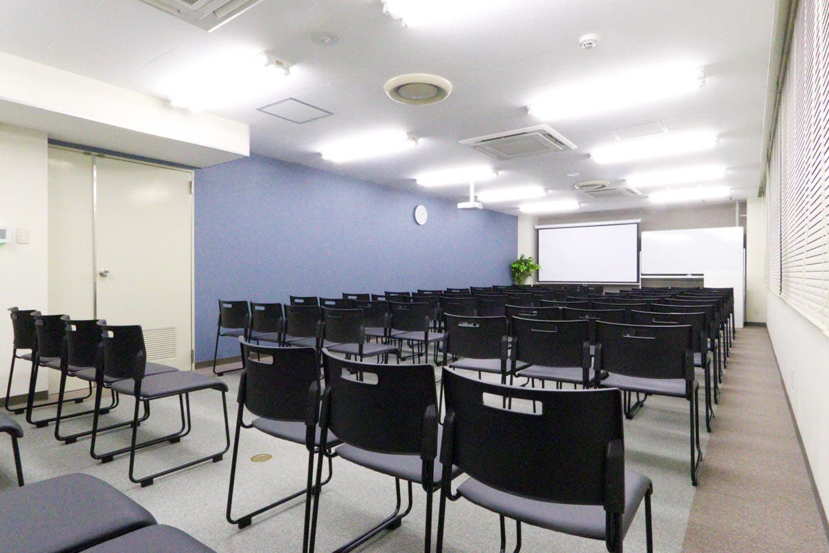 【JR博多駅東5出口徒歩15秒！筑紫口徒歩1分！76名利用可！】プロジェクター・WiFi無料！ふれあい貸し会議室 博多No124の写真17