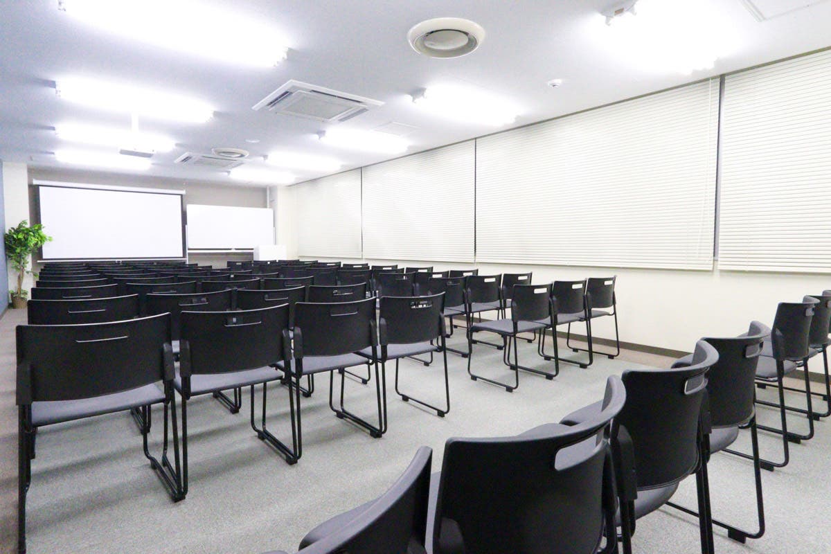 【JR博多駅東5出口徒歩15秒！筑紫口徒歩1分！76名利用可！】プロジェクター・WiFi無料！ふれあい貸し会議室 博多No124の写真18