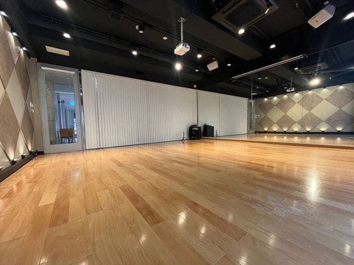 【BUZZ福岡本店】6stの写真4