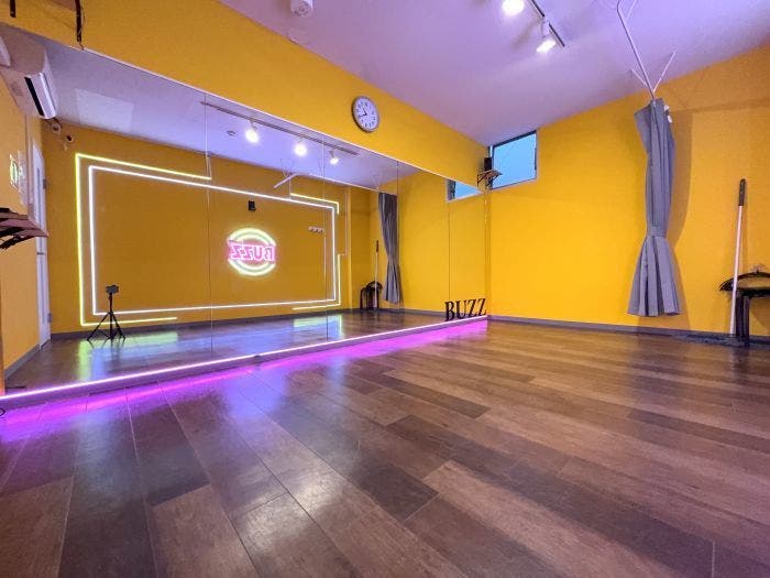 【BUZZ福岡天神】2スタジオの写真4