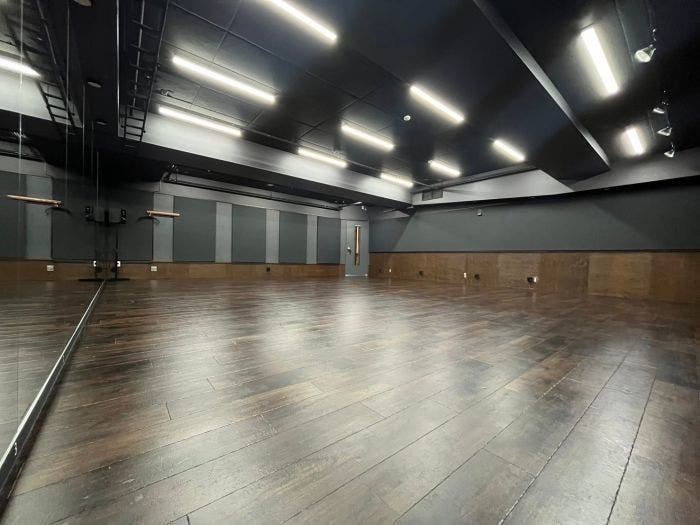 【BUZZ BAYSIDE(浜松町)】1stの写真4