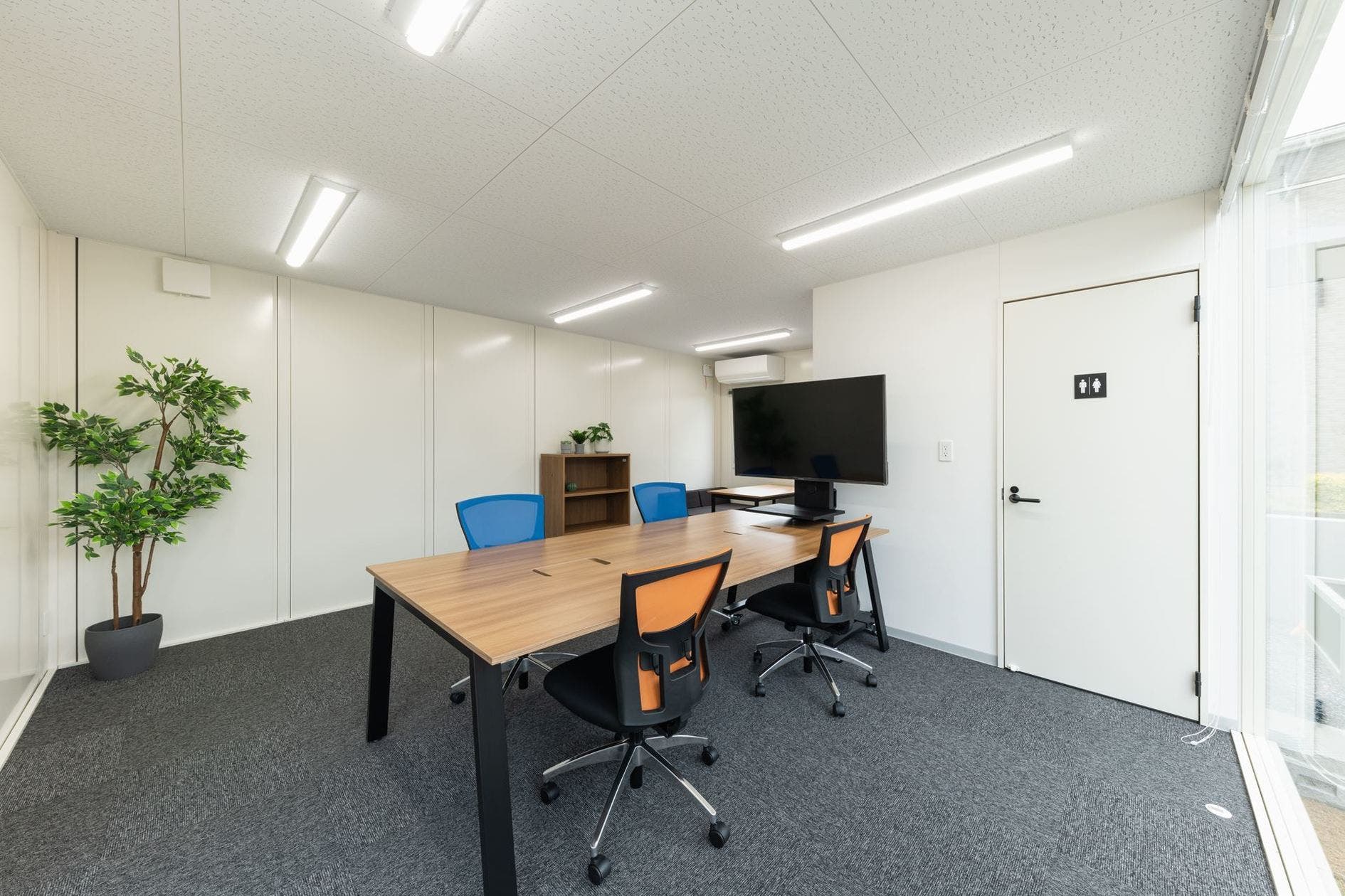 【Meeting1】✨U-SPACE川口店✨会議や打ち合わせにぴったりのオフィススペースです♪Wi-Fi/川口市の写真1