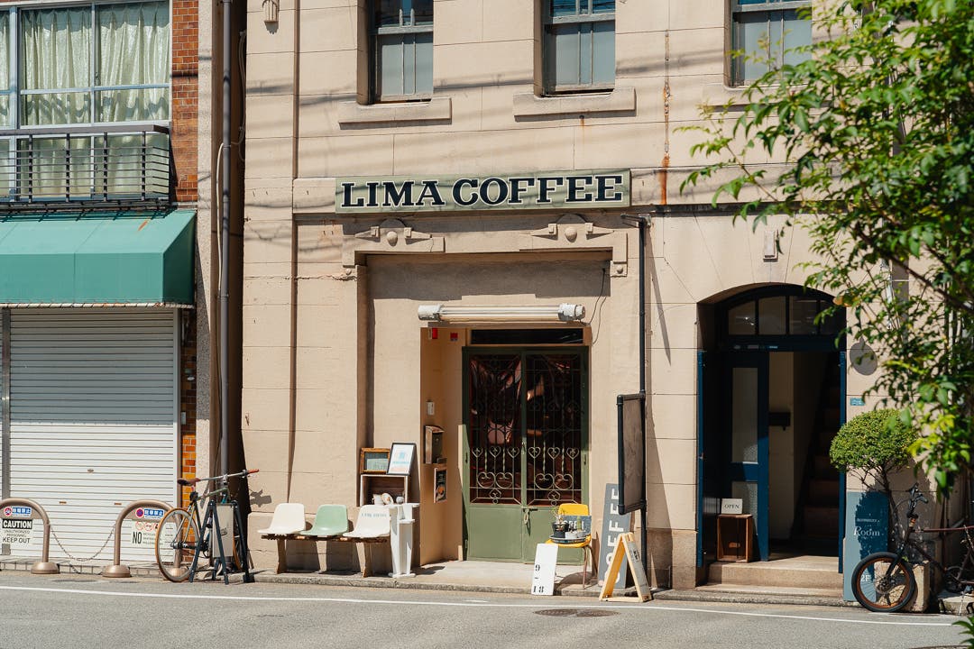 【神戸　元町】100年の歴史ある外観とヴィンテージ家具に囲まれたカフェでの撮影、カフェ貸し切りの写真2