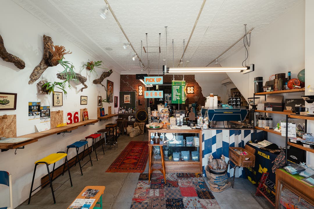 【神戸　元町】100年の歴史ある外観とヴィンテージ家具に囲まれたカフェでの撮影、カフェ貸し切りの写真1