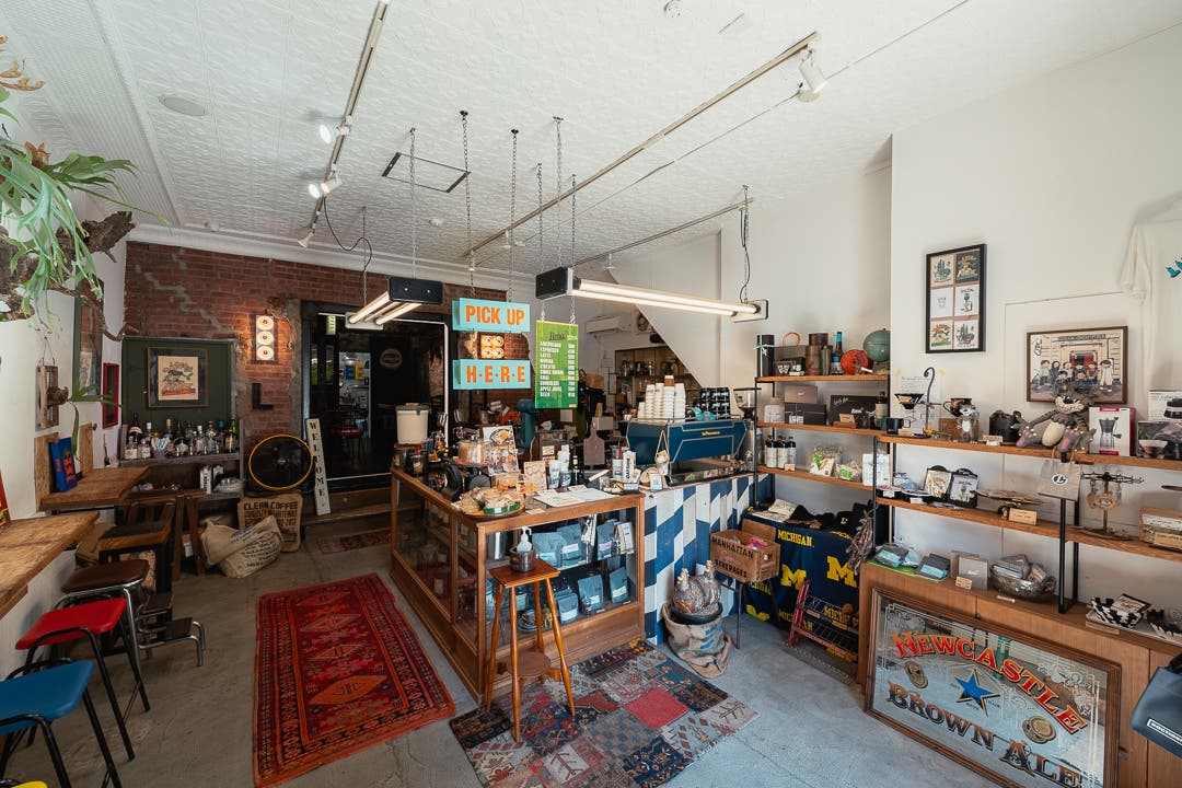 【神戸　元町】100年の歴史ある外観とヴィンテージ家具に囲まれたカフェでの撮影、カフェ貸し切りの写真3