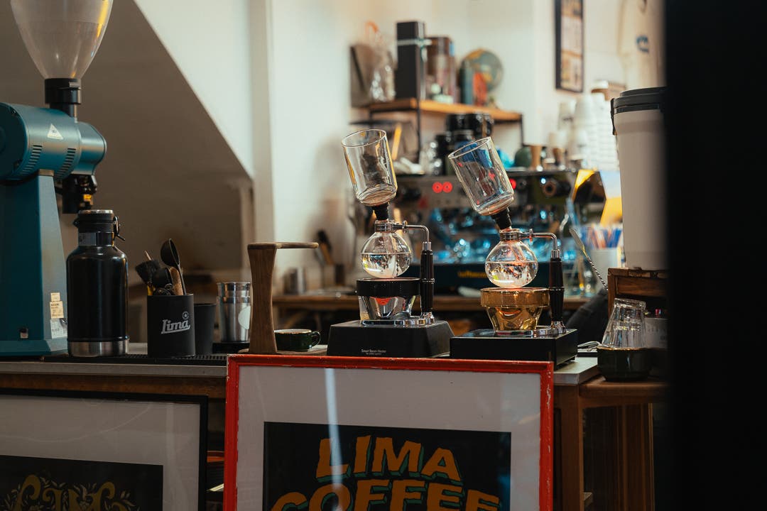 【神戸　元町】100年の歴史ある外観とヴィンテージ家具に囲まれたカフェでの撮影、カフェ貸し切りの写真4