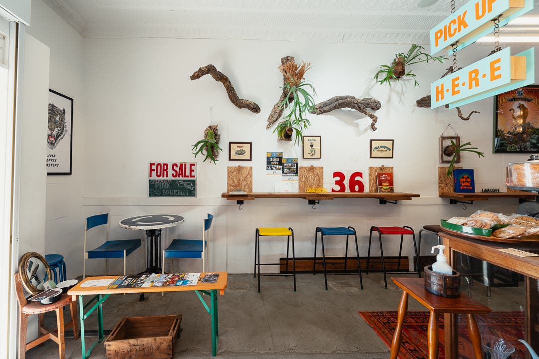 【神戸　元町】100年の歴史ある外観とヴィンテージ家具に囲まれたカフェでの撮影、カフェ貸し切りの写真5