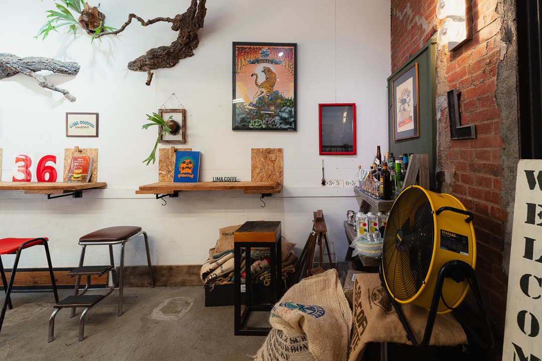 【神戸　元町】100年の歴史ある外観とヴィンテージ家具に囲まれたカフェでの撮影、カフェ貸し切りの写真6