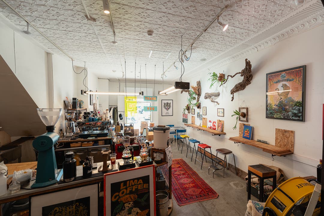 【神戸　元町】100年の歴史ある外観とヴィンテージ家具に囲まれたカフェでの撮影、カフェ貸し切りの写真7