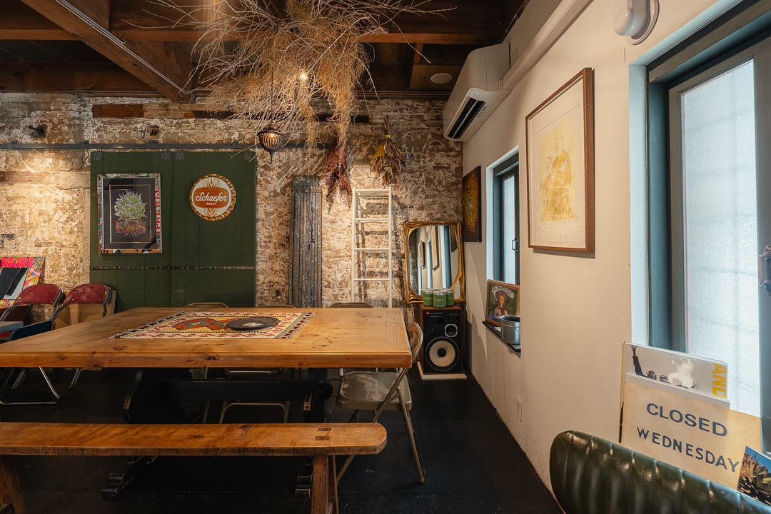 【神戸　元町】100年の歴史ある外観とヴィンテージ家具に囲まれたカフェでの撮影、カフェ貸し切りの写真11