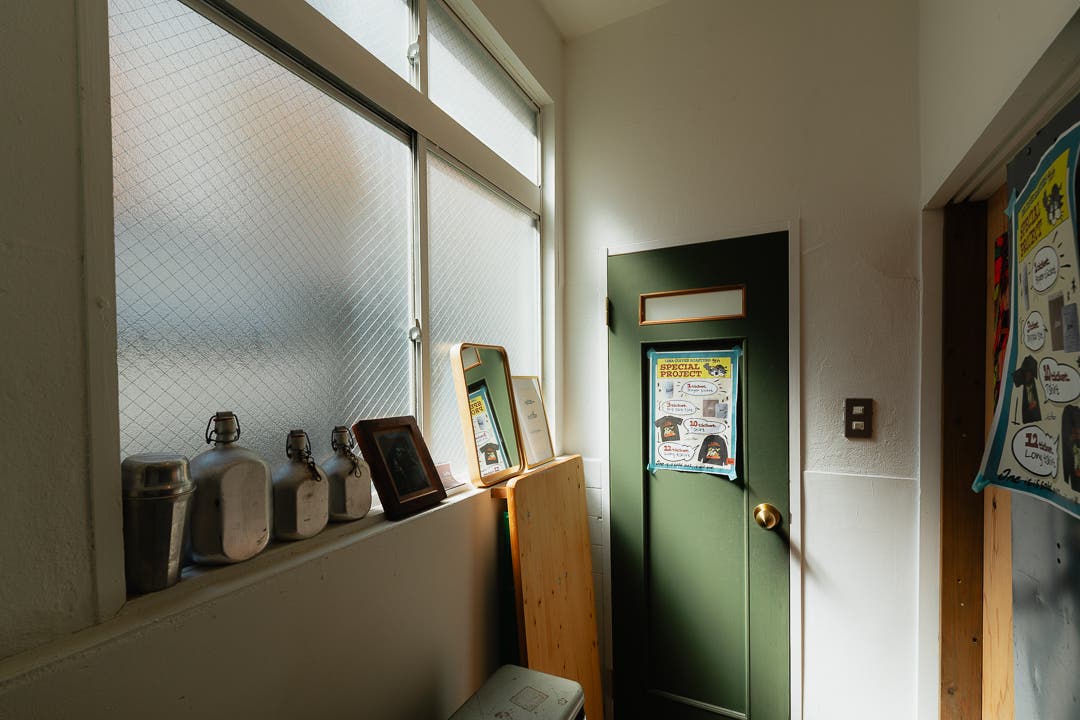 【神戸　元町】100年の歴史ある外観とヴィンテージ家具に囲まれたカフェでの撮影、カフェ貸し切りの写真18