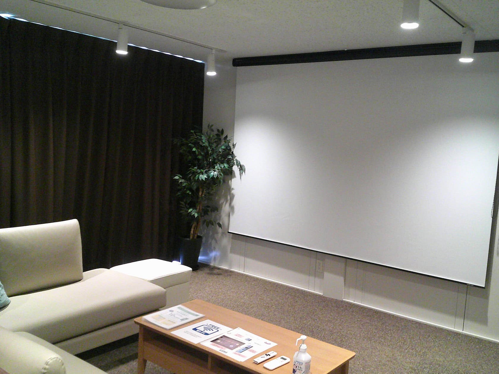 【Living】✨U-SPACE川口店✨映画鑑賞や打ち合わせスペースとしてもご利用いただけます♪Wi-Fi/川口市の写真1