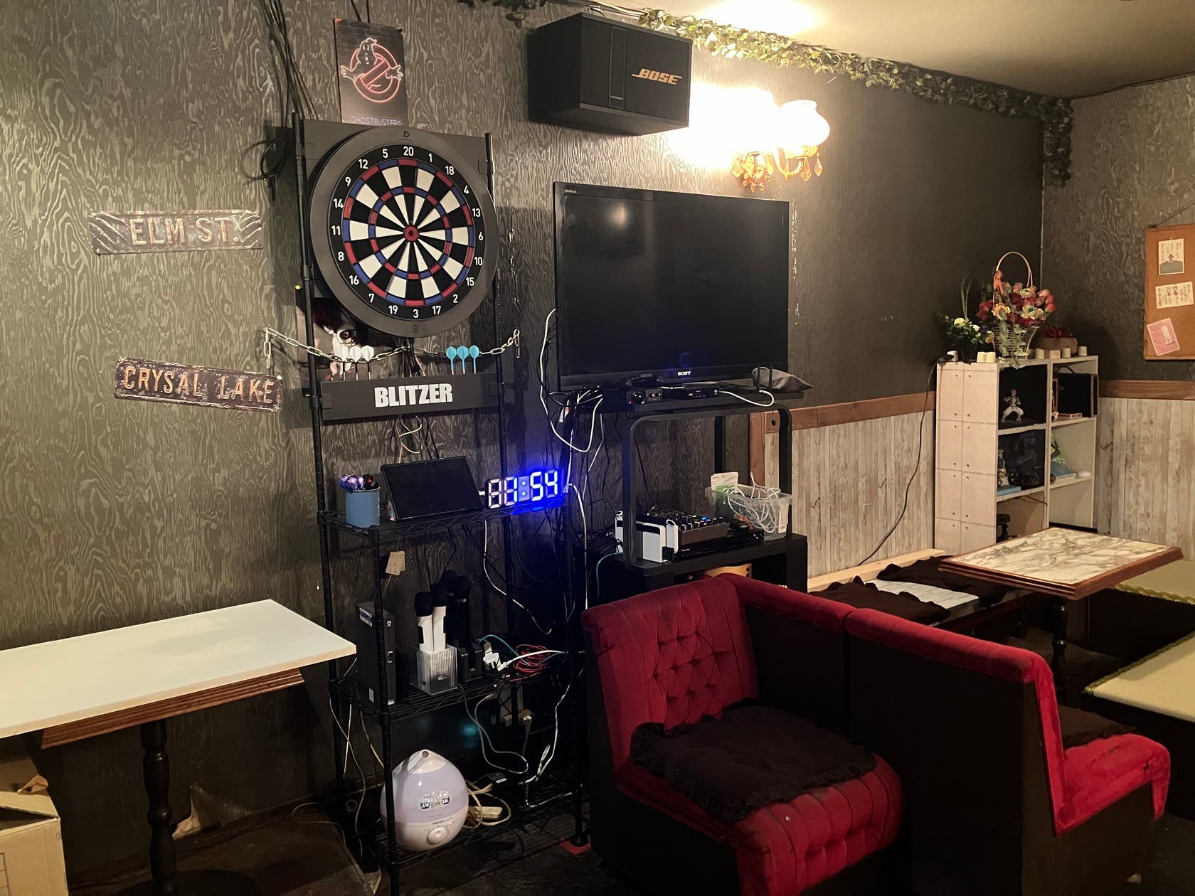 カラオケ・ダーツ完備で30人収容できるパーティースペースですの写真5