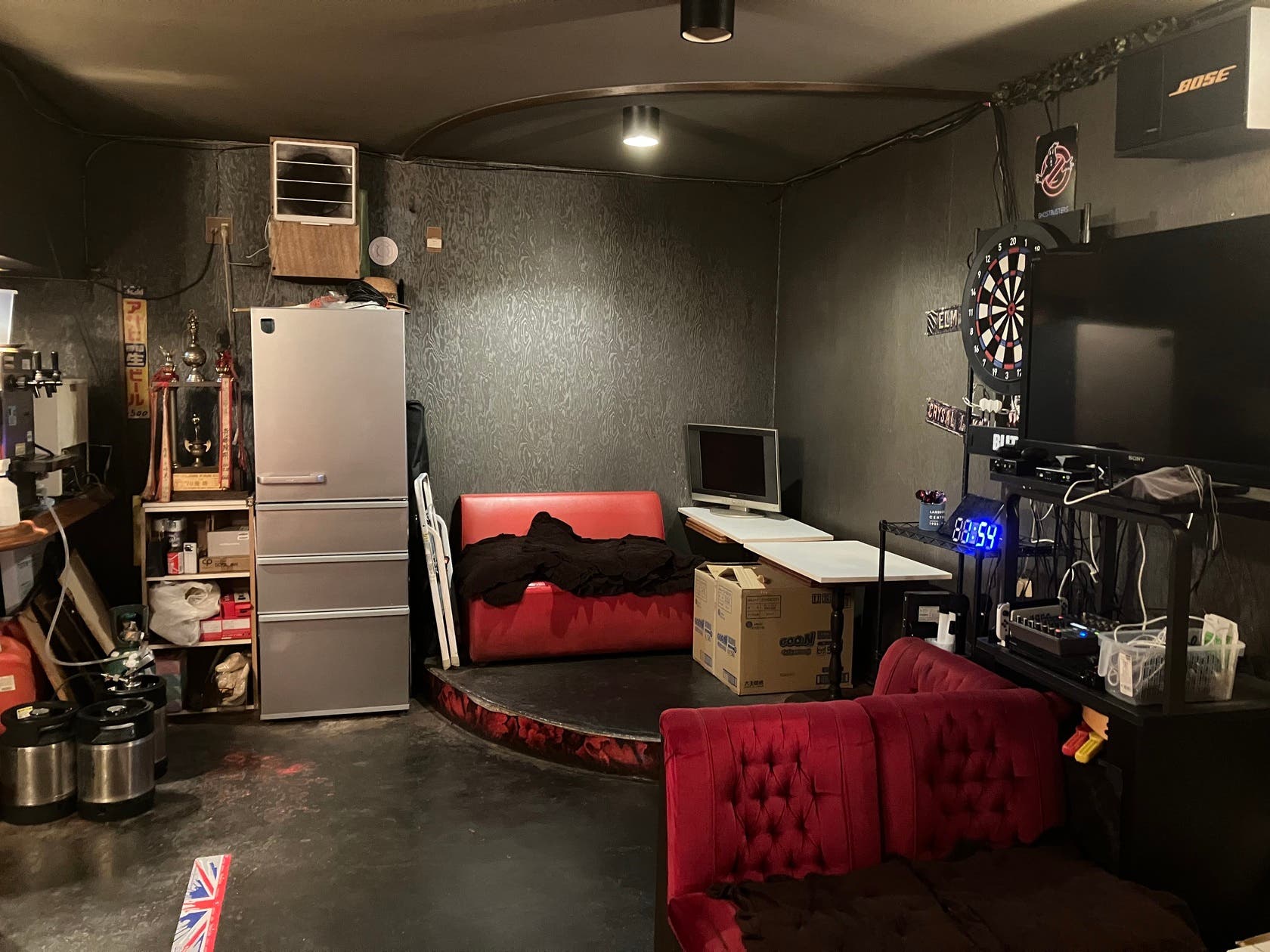 カラオケ・ダーツ完備で30人収容できるパーティースペースですの写真6