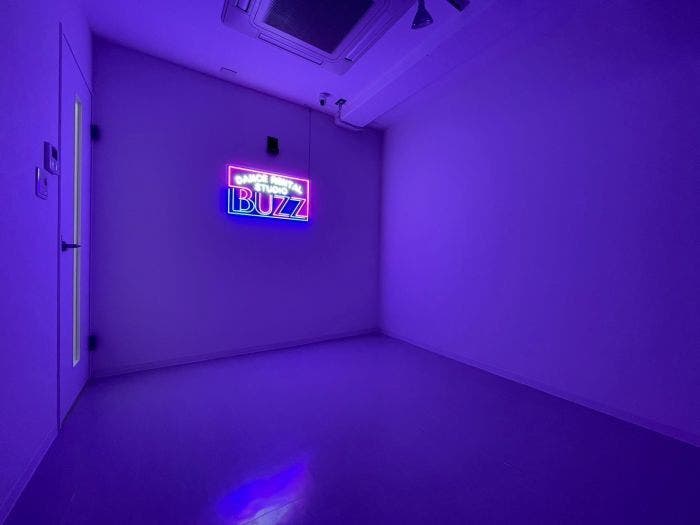 【BUZZ秋葉原駅前】Cstの写真1