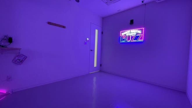 【BUZZ秋葉原駅前】Cstの写真2