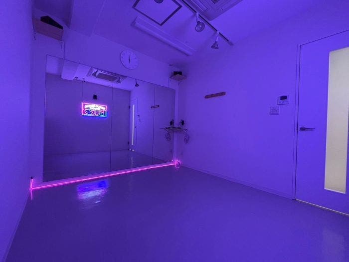 【BUZZ秋葉原駅前】Cstの写真4