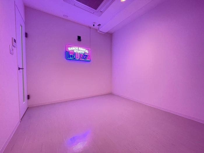 【BUZZ秋葉原駅前】Cstの写真5