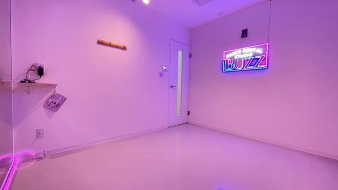 【BUZZ秋葉原駅前】Cstの写真6