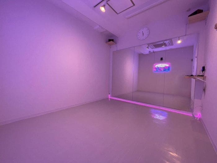 【BUZZ秋葉原駅前】Cstの写真7