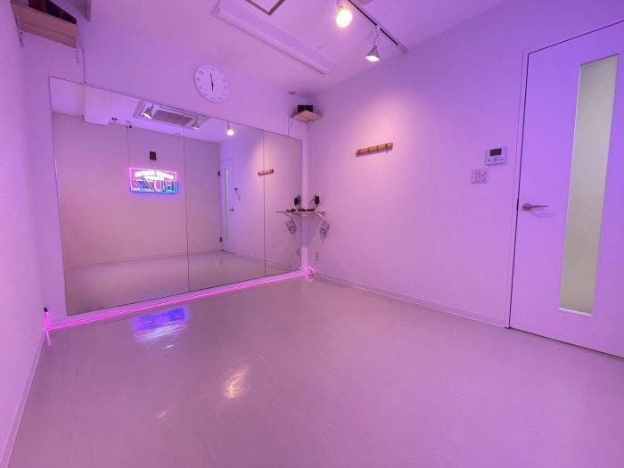 【BUZZ秋葉原駅前】Cstの写真8