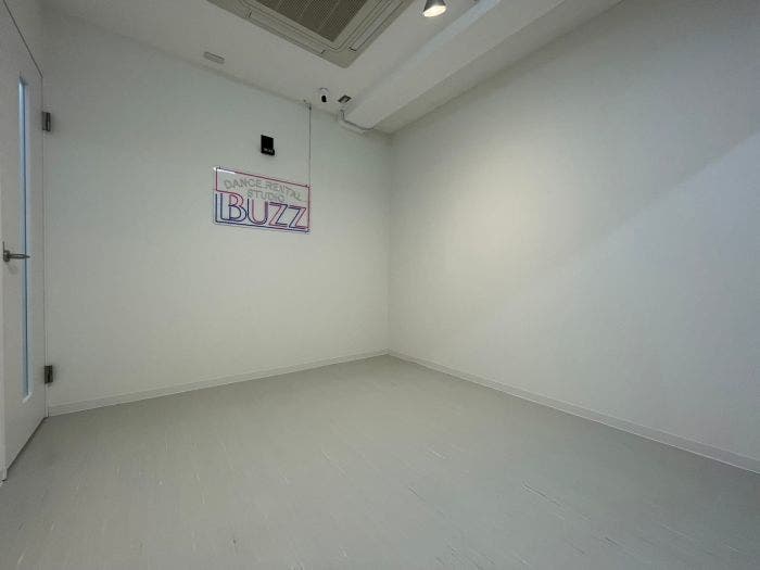 【BUZZ秋葉原駅前】Cstの写真9