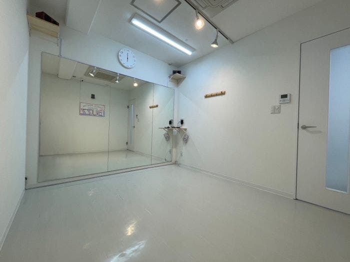 【BUZZ秋葉原駅前】Cstの写真11