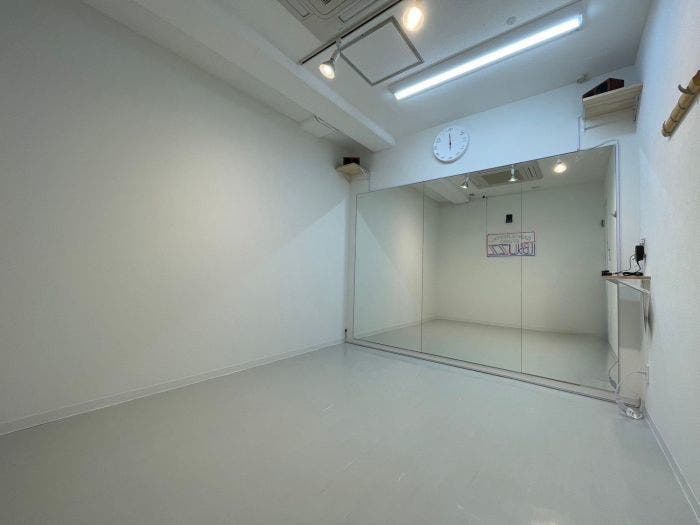 【BUZZ秋葉原駅前】Cstの写真12