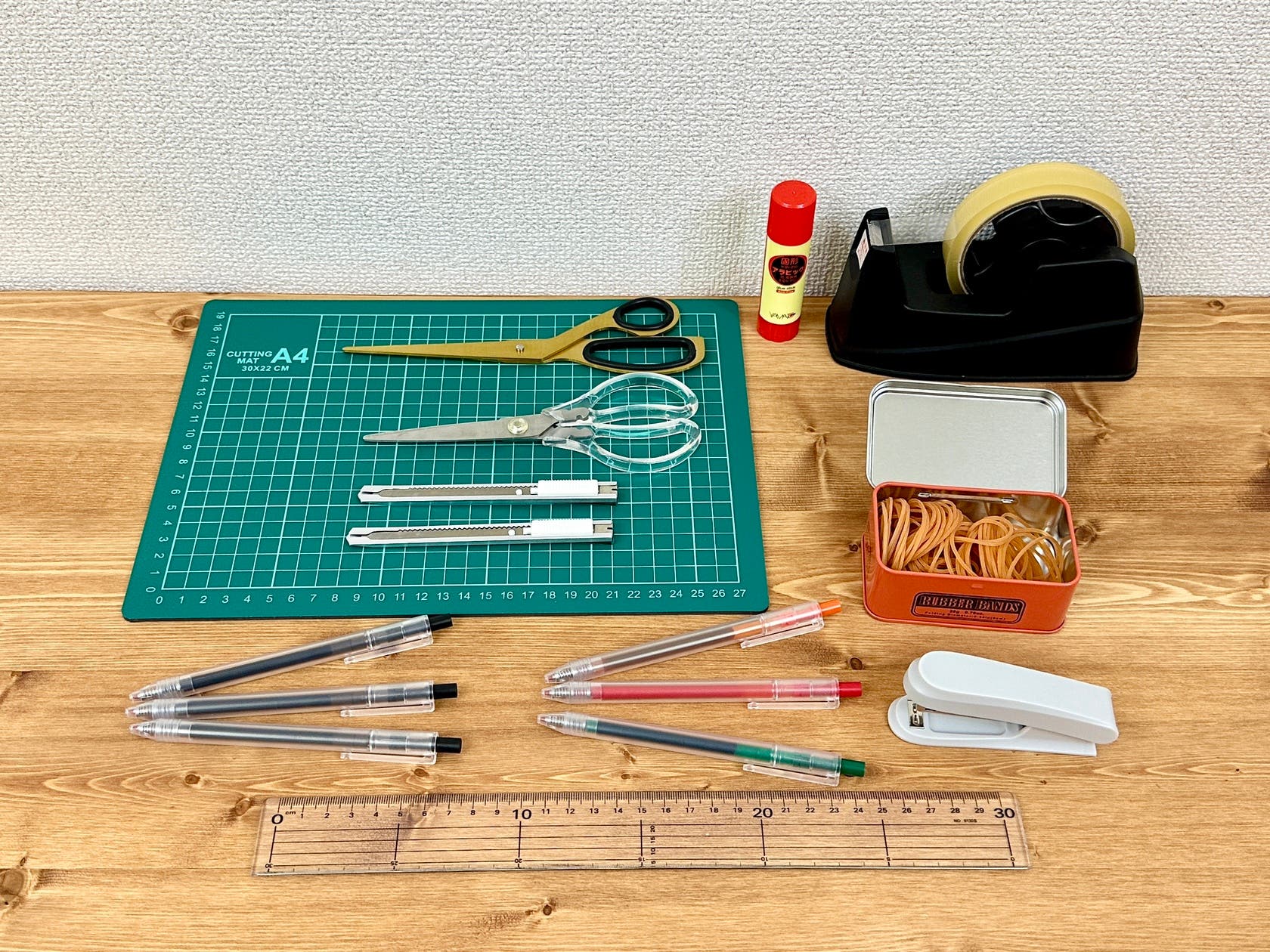 新大阪駅6分☆最大4名｜無料WiFi・モニター・65型TV・ゆったりソファ｜リモワ｜会議｜面談・面接｜VOD見放題の写真12