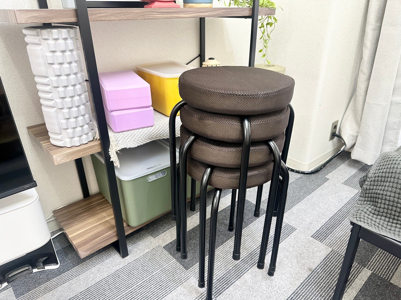 新大阪駅6分☆最大4名｜無料WiFi・モニター・65型TV・ゆったりソファ｜リモワ｜会議｜面談・面接｜VOD見放題の写真16