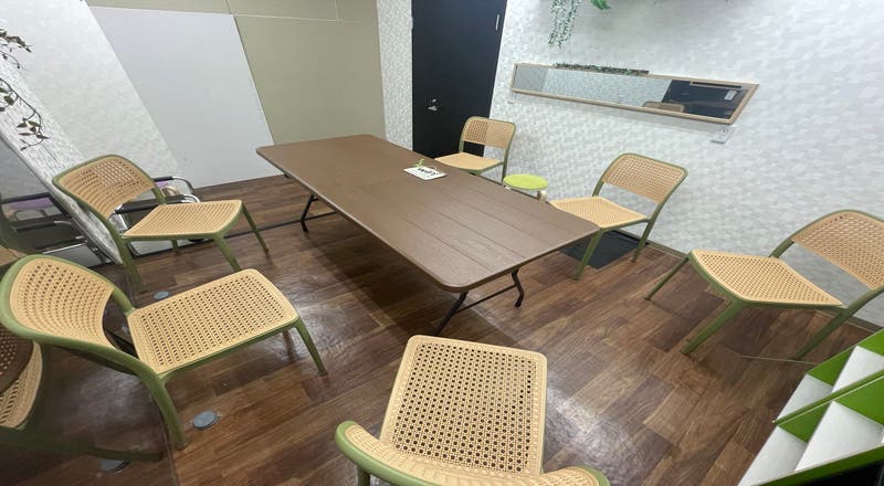 小会議室(6畳 7人着席）