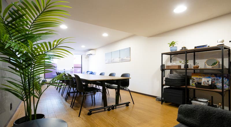 【大手町/神田駅徒歩５分】16名収容🛜光Wi-Fi🌇プロジェクター🗝️鍵無し入室📊会議📷撮影/動画配信🃏ボドゲに最適