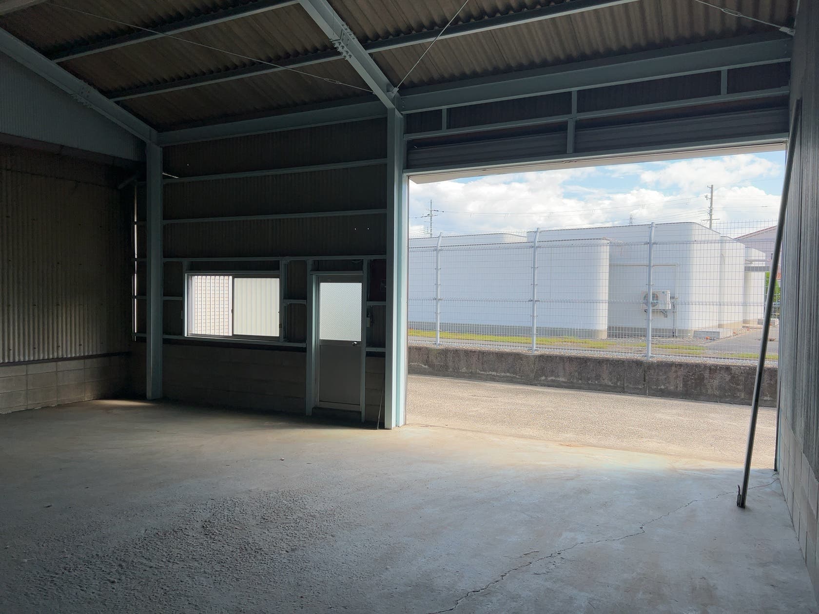 大阪市内からも近い天井高が高めのスペースの写真2