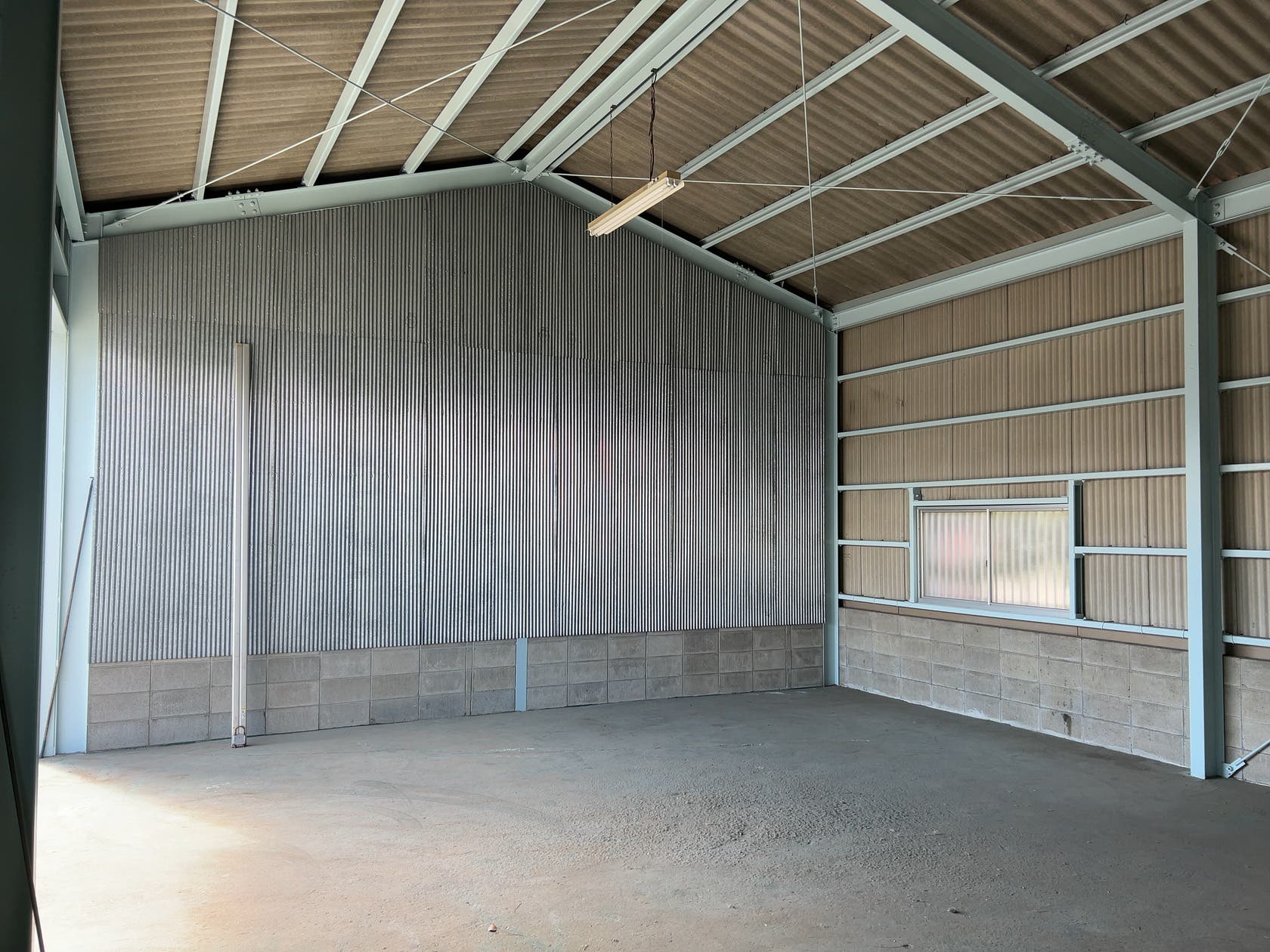 大阪市内からも近い天井高が高めのスペースの写真5