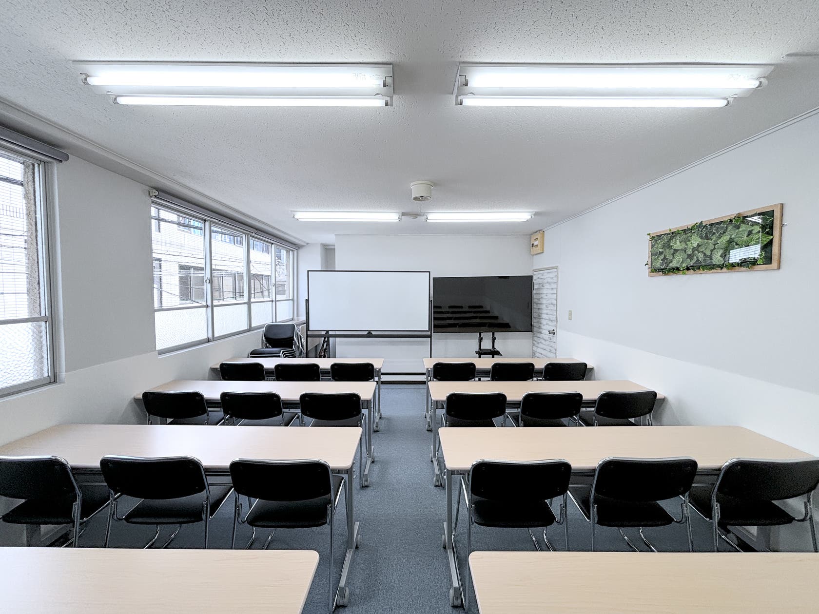 【新宿徒歩4分｜最大32名】ボドゲ利用でも大人気🎲Wi-Fi・ホワイトボード・土足OK・全設備無料・簡単入室・控室[36]の写真5