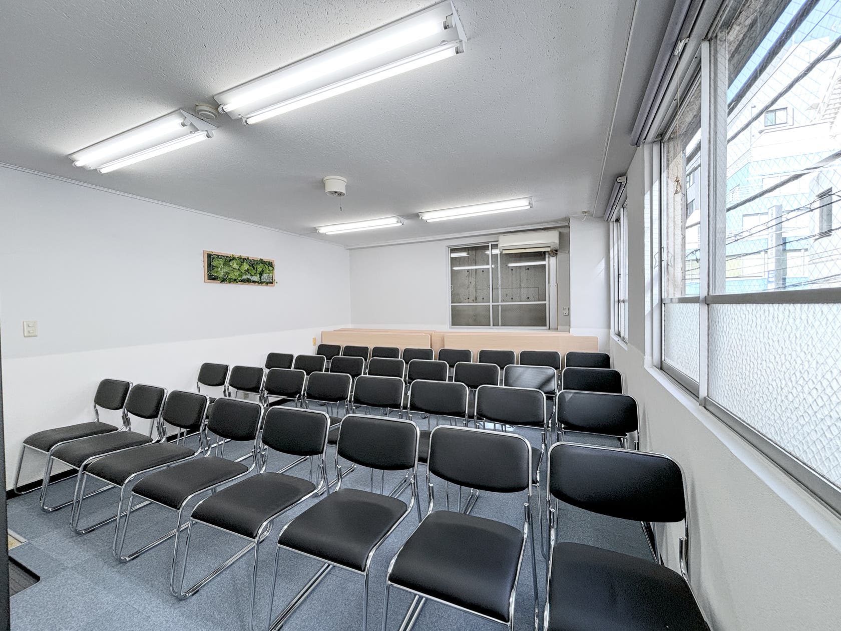 【新宿徒歩4分｜最大32名】ボドゲ利用でも大人気🎲Wi-Fi・ホワイトボード・土足OK・全設備無料・簡単入室・控室[36]の写真4