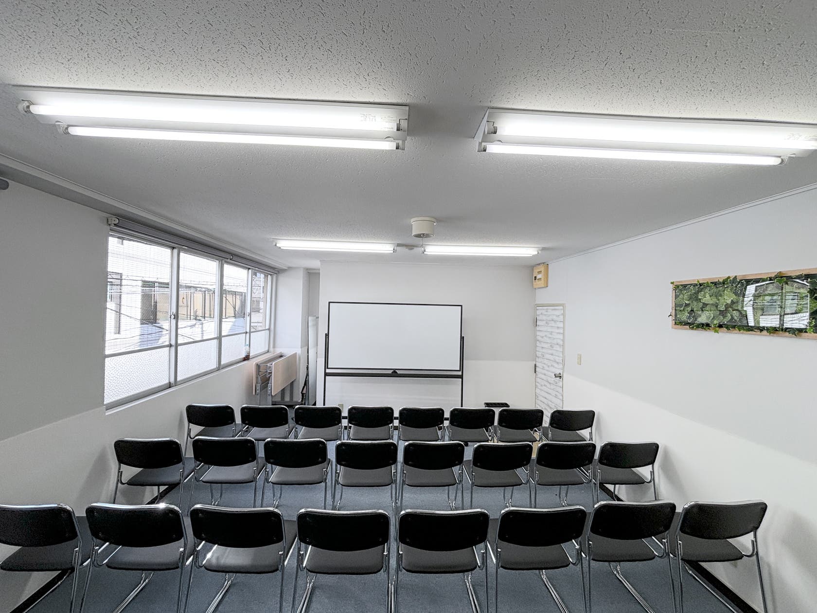 【新宿徒歩4分｜最大32名】ボドゲ利用でも大人気🎲Wi-Fi・ホワイトボード・土足OK・全設備無料・簡単入室・控室[36]の写真10