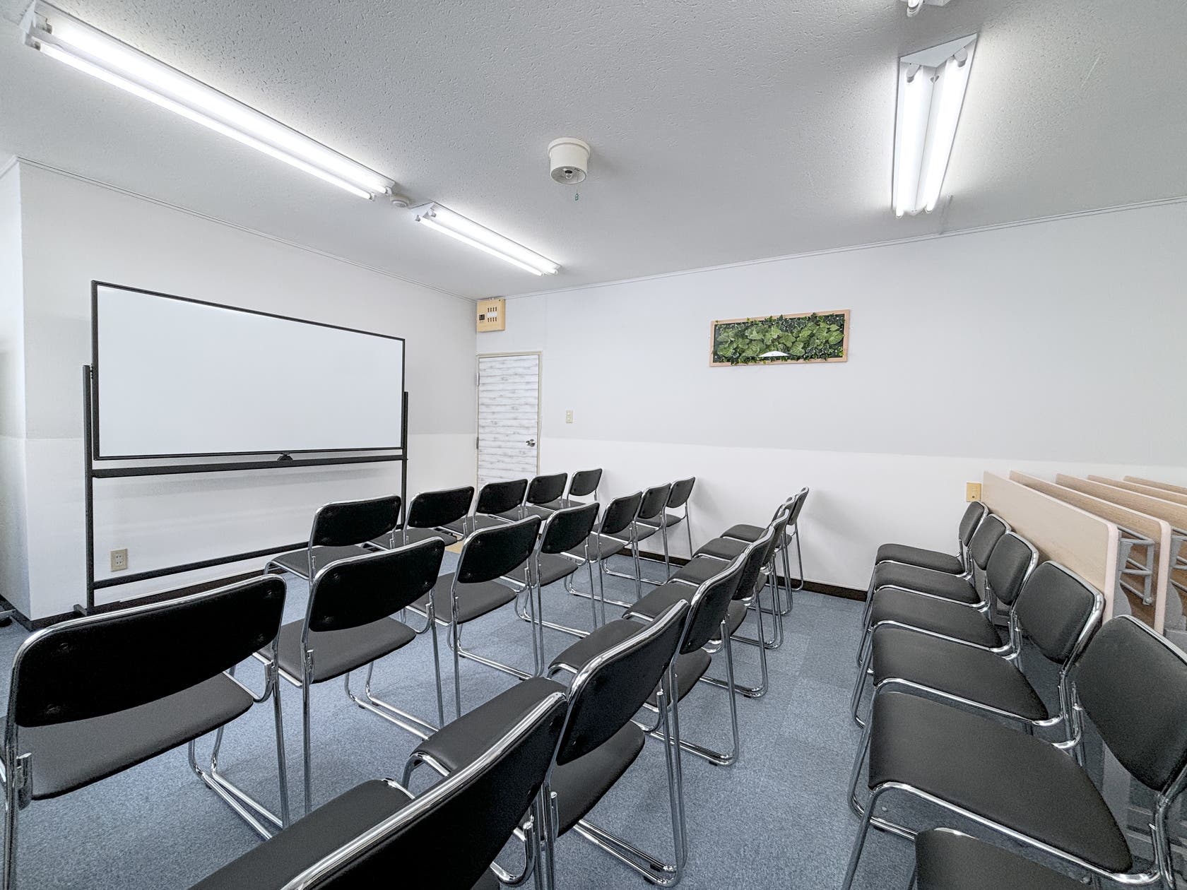 【新宿徒歩4分｜最大32名】ボドゲ利用でも大人気🎲Wi-Fi・ホワイトボード・土足OK・全設備無料・簡単入室・控室[36]の写真11