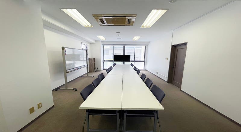 宮崎市役所から徒歩3分！ビデオ会議に便利なモニターを備えています