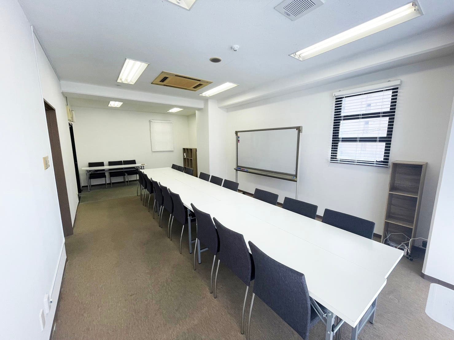 宮崎市役所から徒歩3分！ビデオ会議に便利なモニターを備えていますの写真2