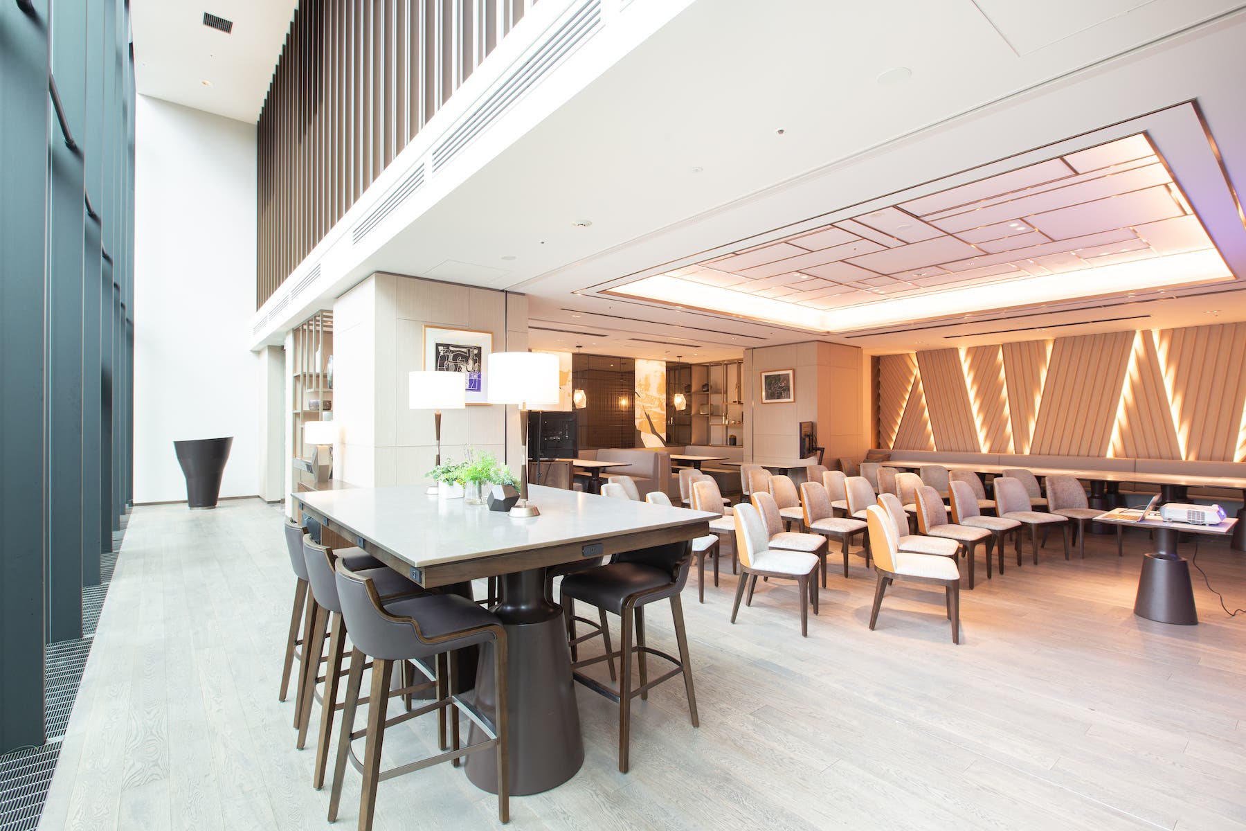 【赤坂駅徒歩7分 / Mo:take STUDIO 赤坂】ホテルロビーのような高級感のある空間で撮影・会議をの写真14