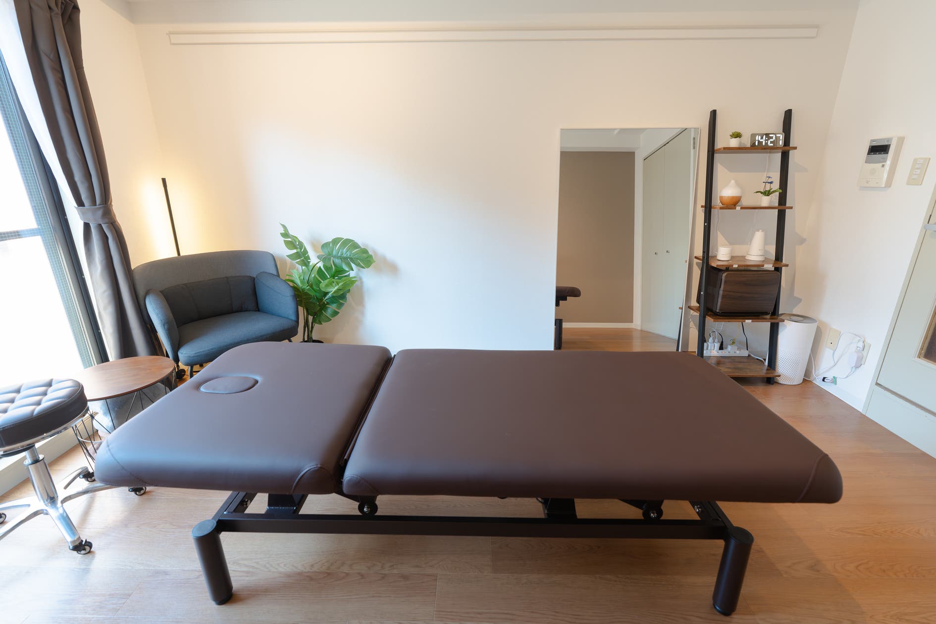 【町田駅4分】完全個室のプライベートサロン✨木目基調とした良質空間🌿の写真5